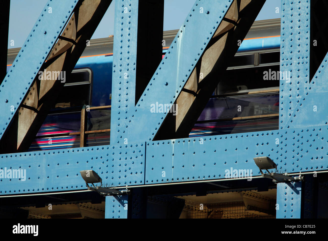 Southern railway train london bridge hi-res stock photography and ...
