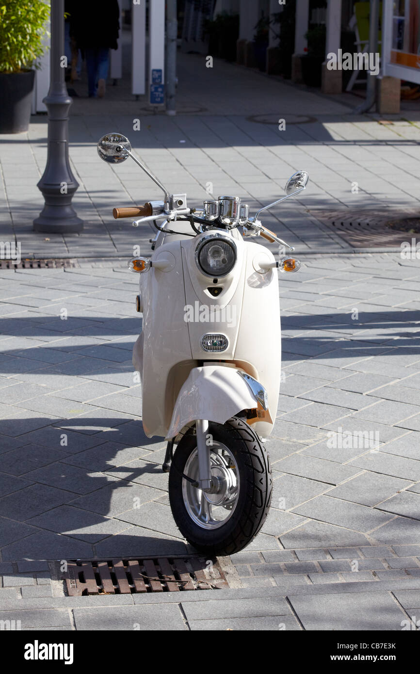 Scooter engines hi-res stock photography and images - Alamy