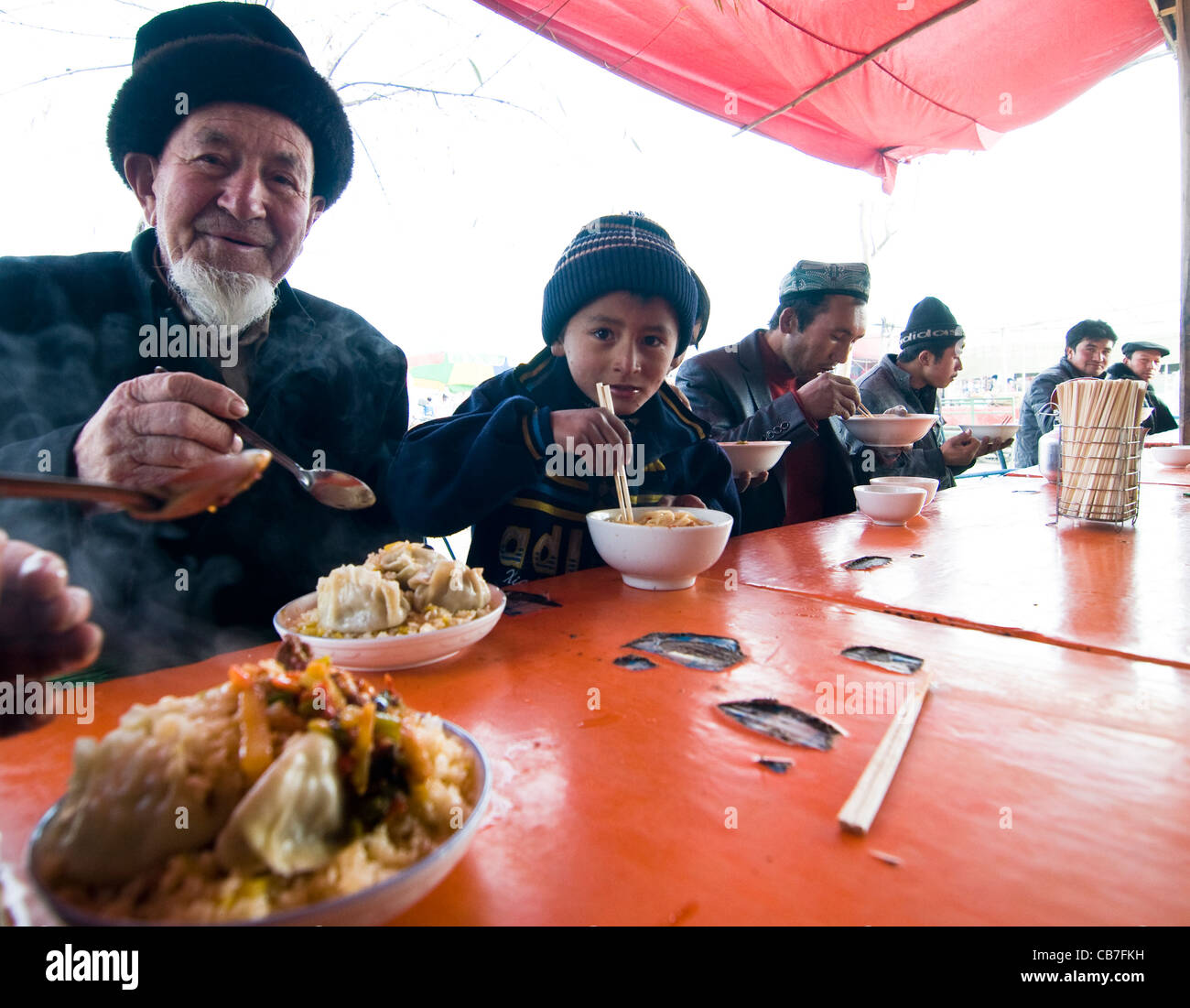 Asian street restaurant hi-res stock photography and images - Alamy