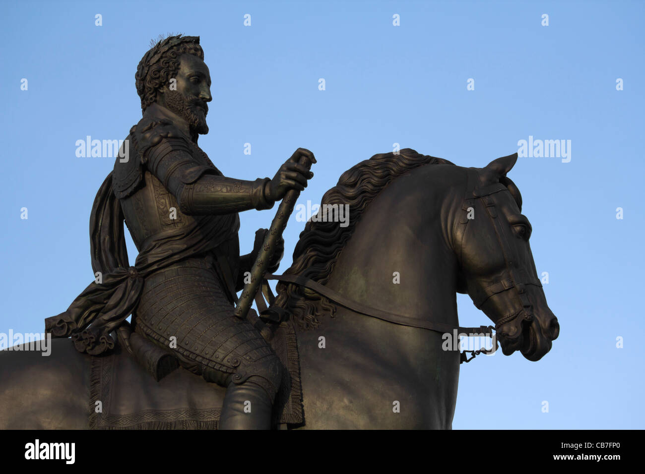 Equestrian statue king henri iv hi-res stock photography and images - Alamy