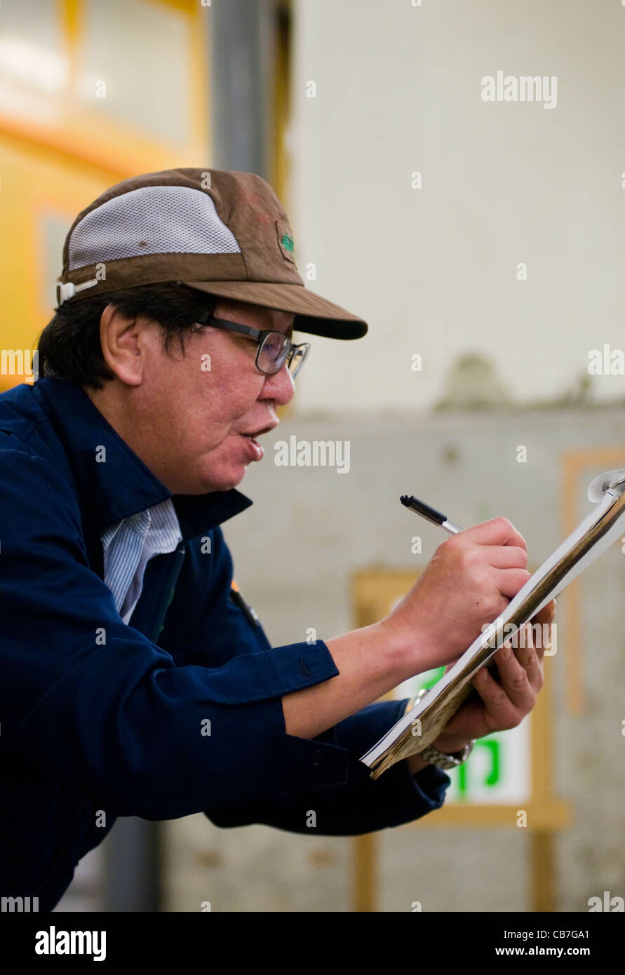 The auction at the Tsukiji Fish Market Tokyo Japan Stock Photo - Alamy