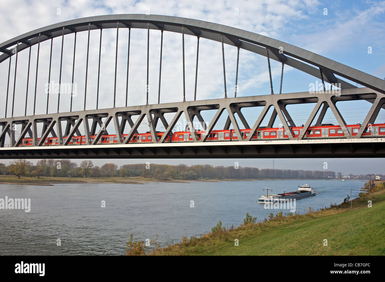 Railway bridge with a Rhine-Ruhr S-Bahn (suburban passenger train ...