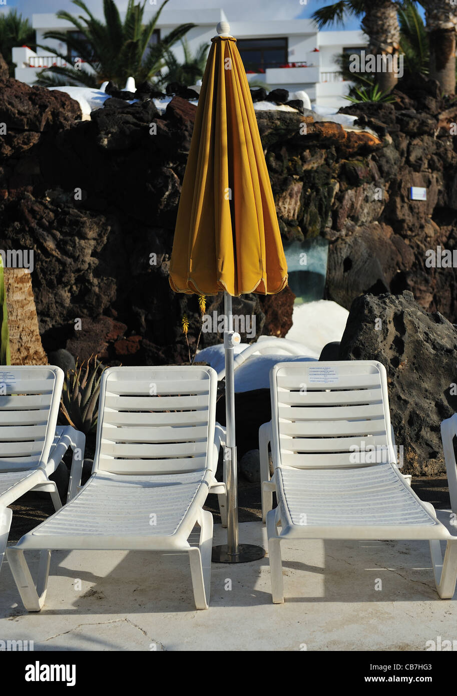 Empty pool area hi-res stock photography and images - Alamy