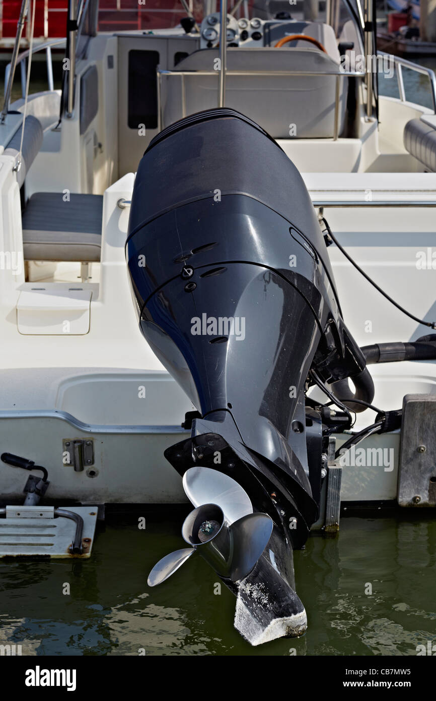 Outboard motor motors outboards hi-res stock photography and images - Alamy