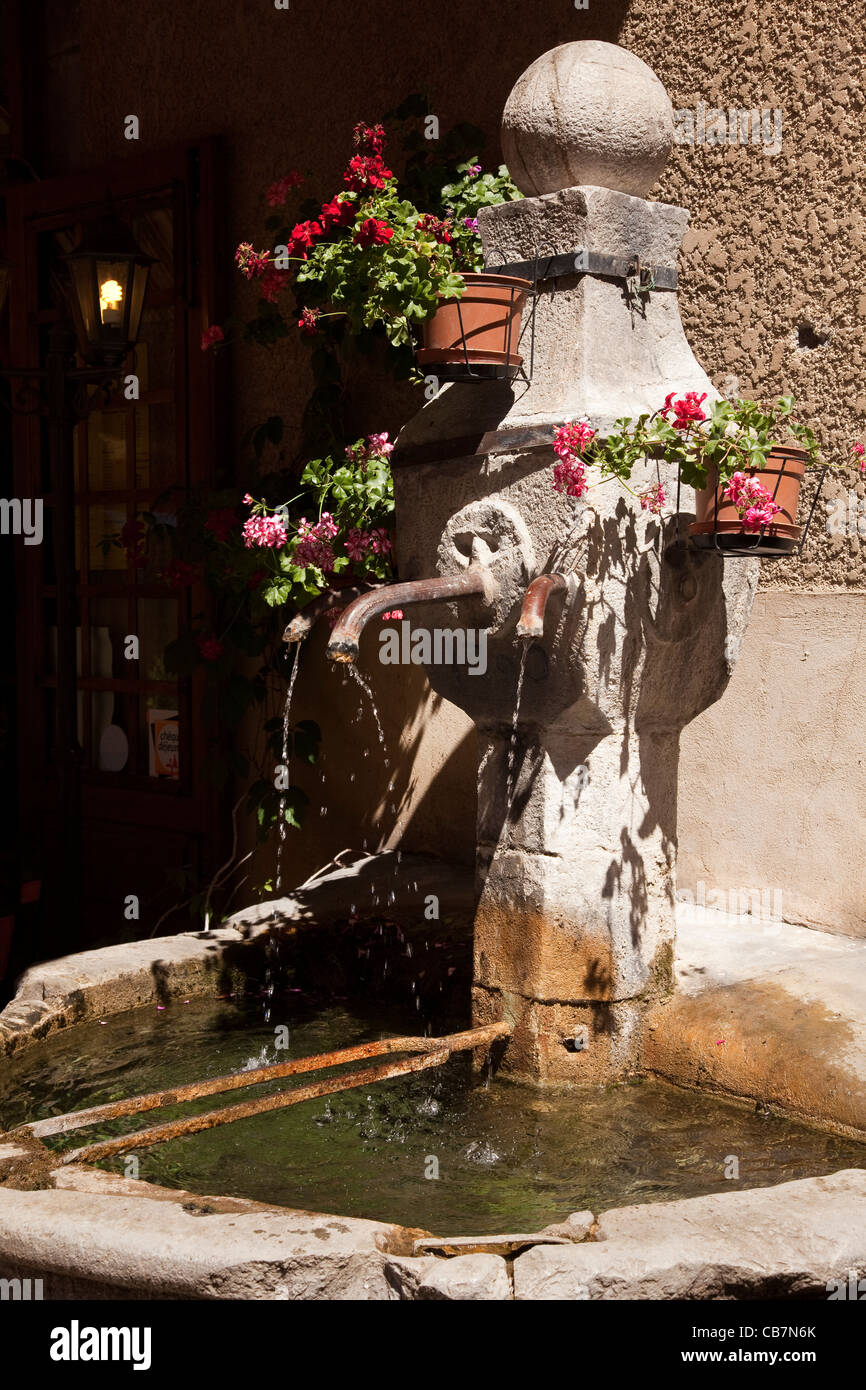 French water fountain hi-res stock photography and images - Alamy