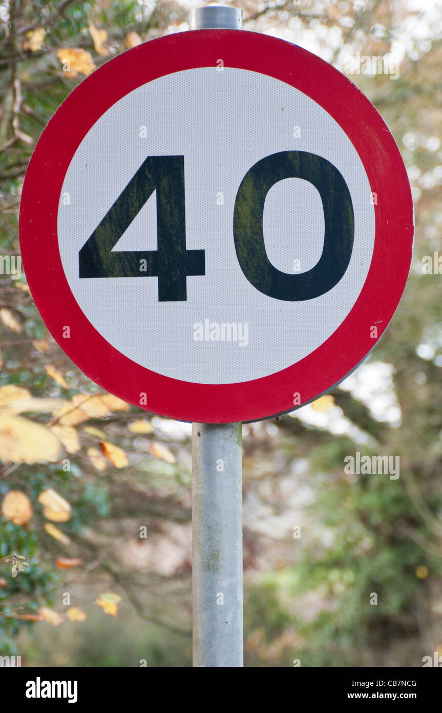 40 UK speed limit sign post Stock Photo - Alamy