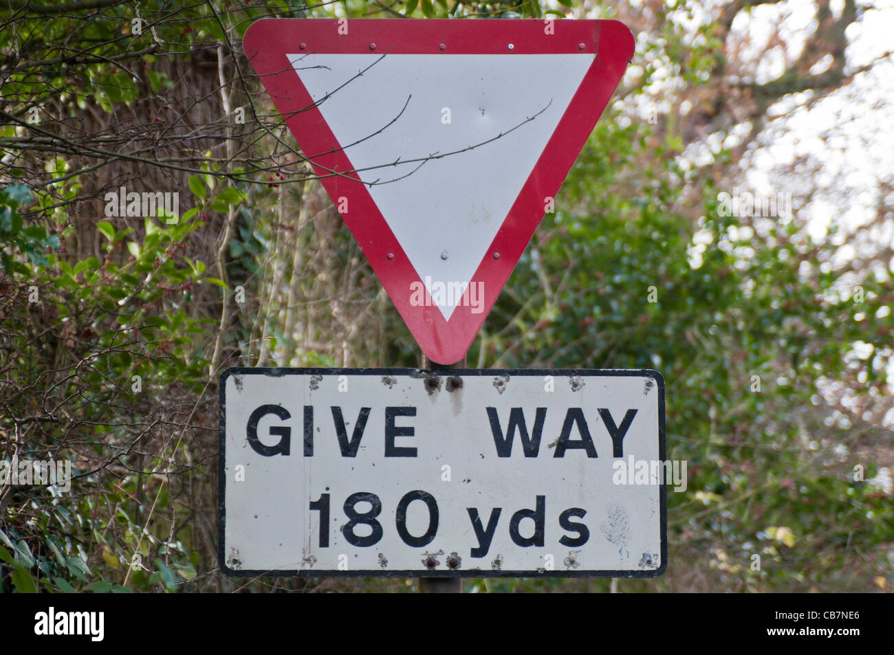 Give way sign uk hi-res stock photography and images - Alamy