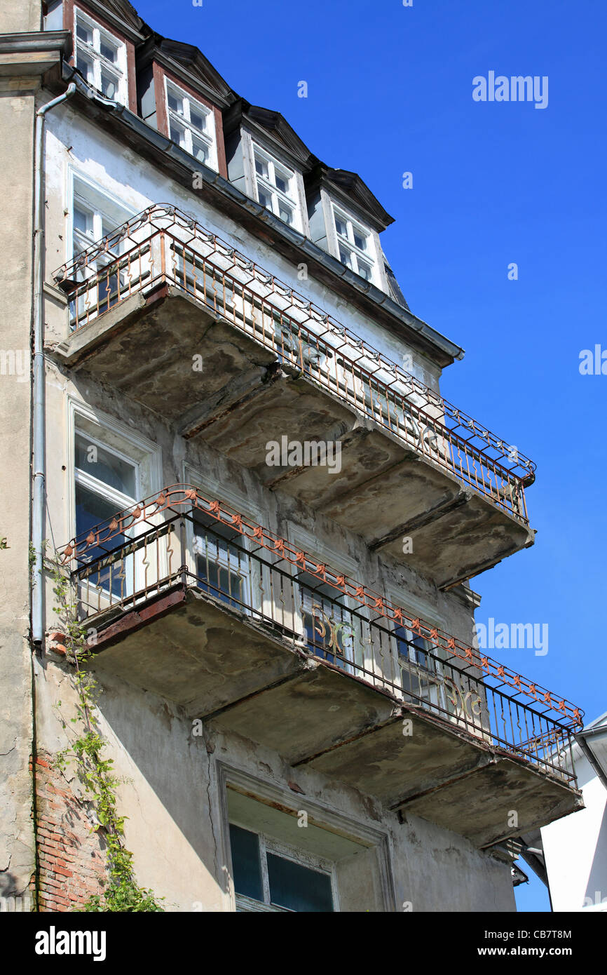 Disintegrate hi-res stock photography and images - Alamy