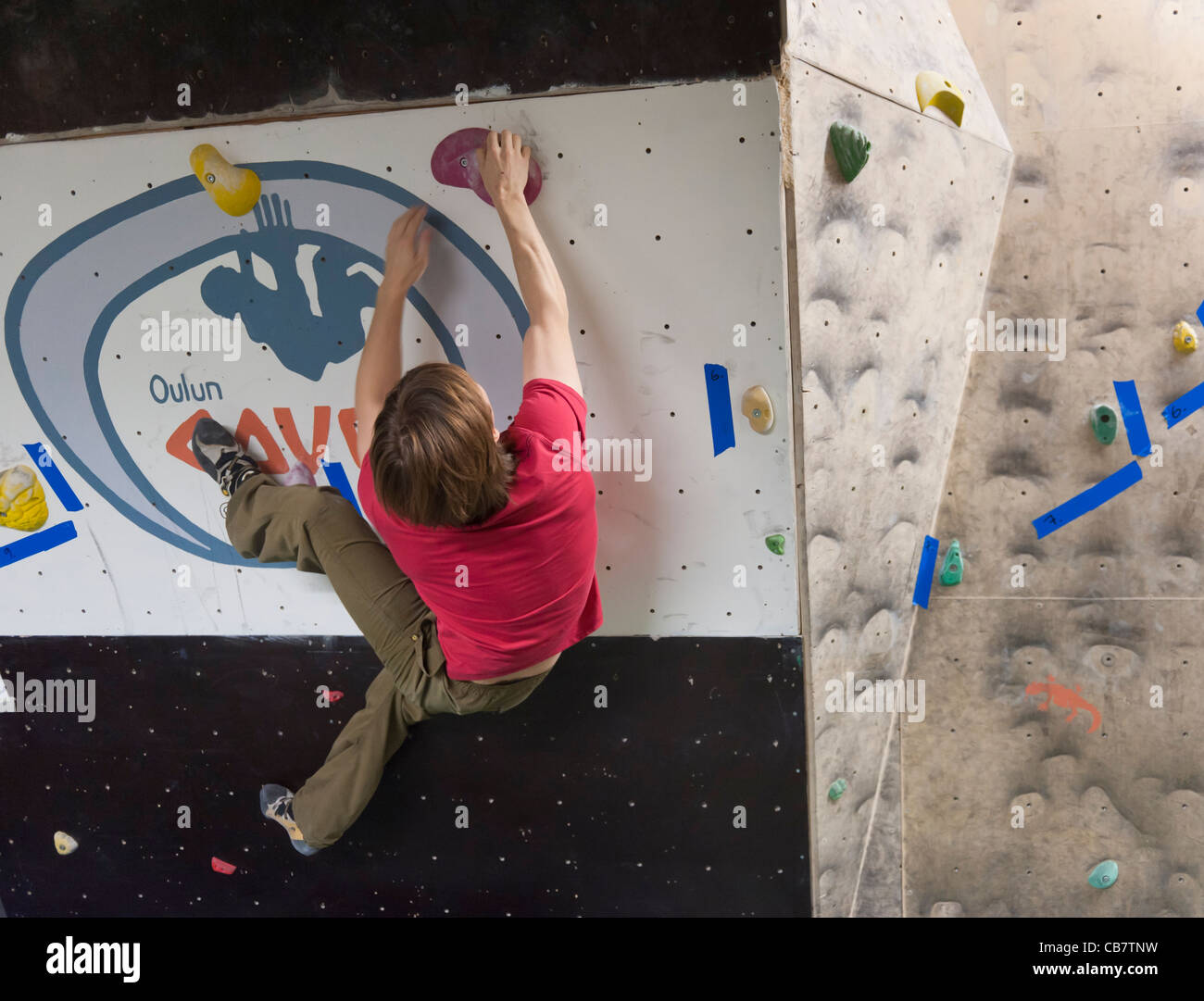 A young man indoor bouldering Stock Photo - Alamy