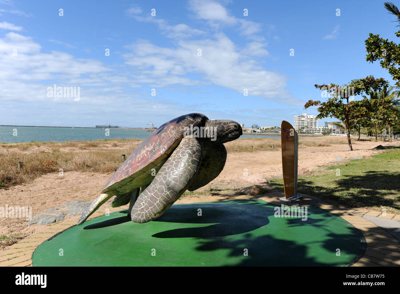 Turtle statue hi-res stock photography and images - Alamy