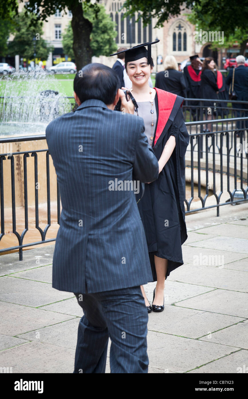 University of bristol graduation hi-res stock photography and images ...