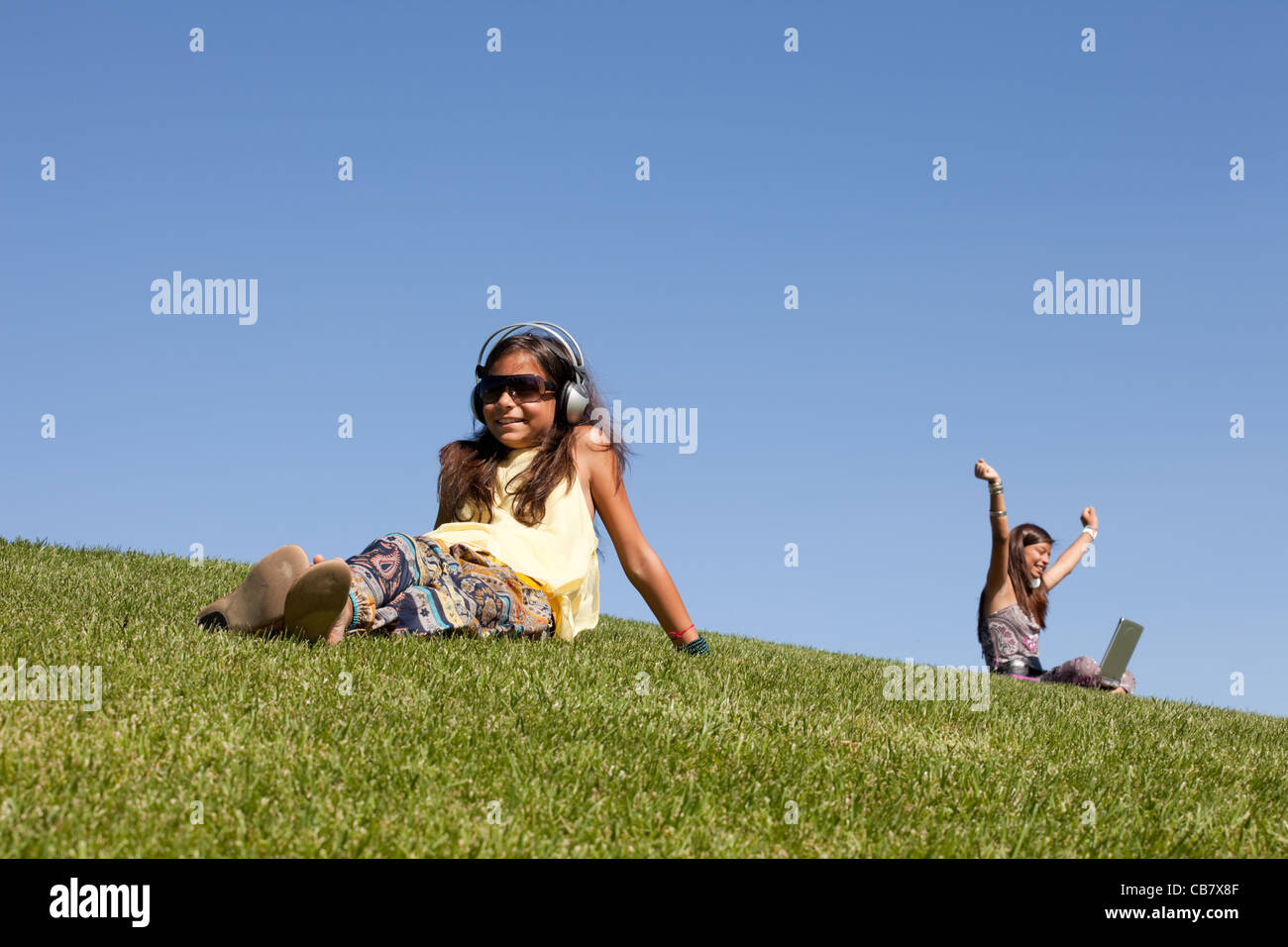 teenagers at the park enjoying life Stock Photo - Alamy
