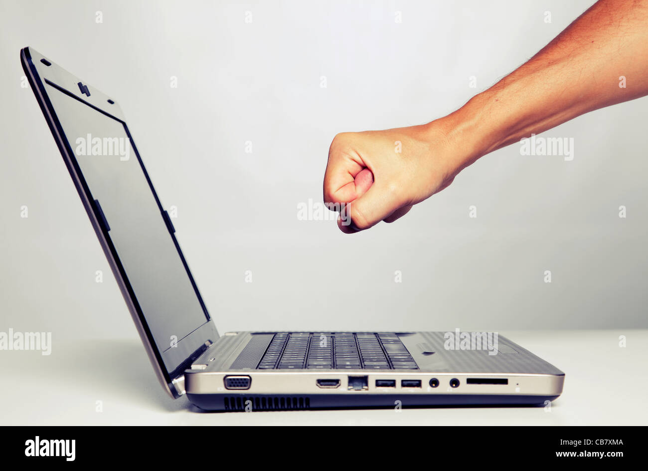 Cracked Laptop Stock Photos & Cracked Laptop Stock Images - Alamy