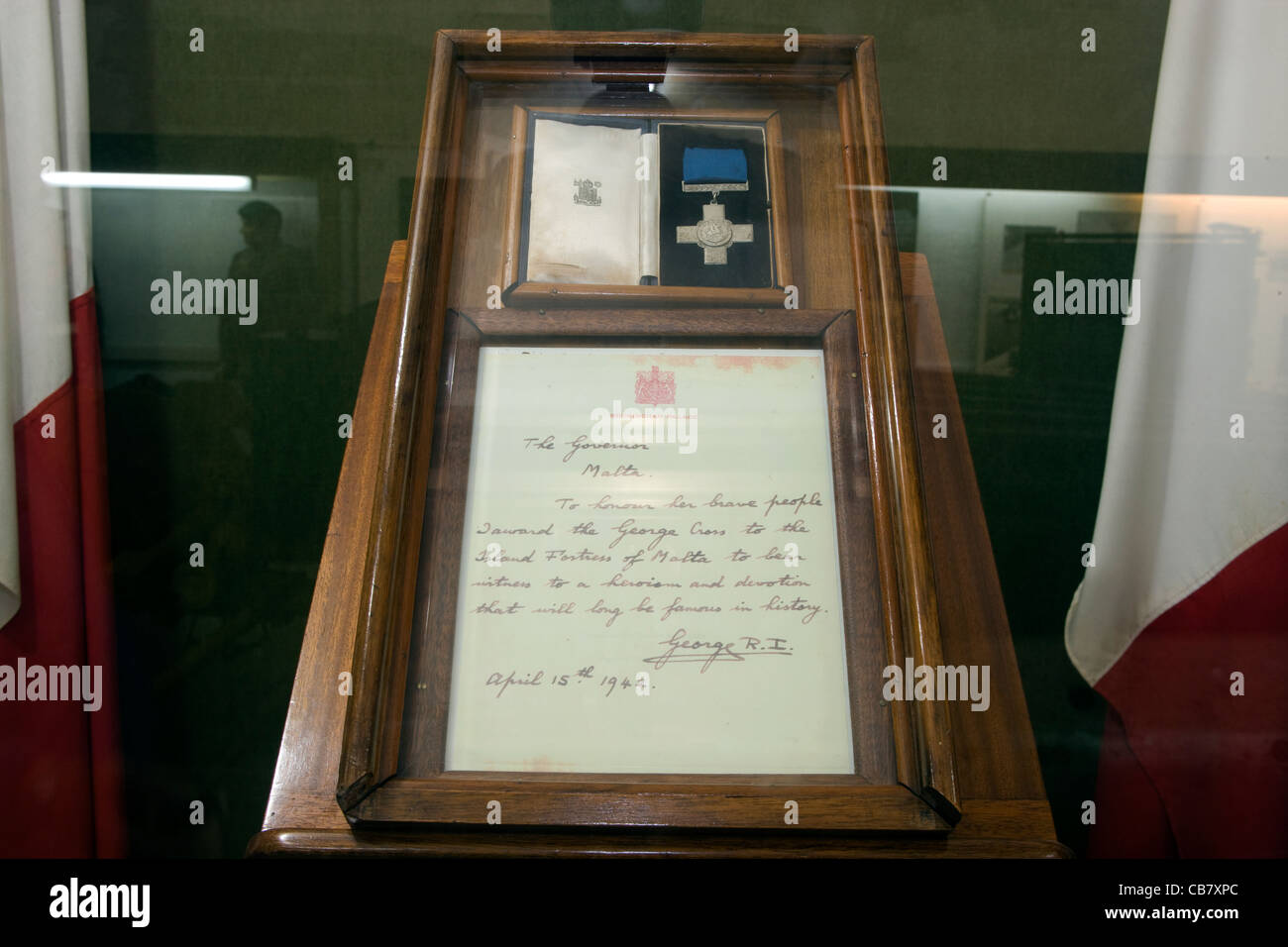 George cross hi-res stock photography and images - Alamy