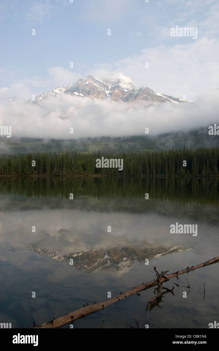 Pyramid Mountain Alberta Stock Photos & Pyramid Mountain Alberta Stock ...