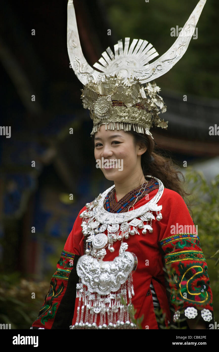 Yunnan traditional dress hi-res stock photography and images - Alamy
