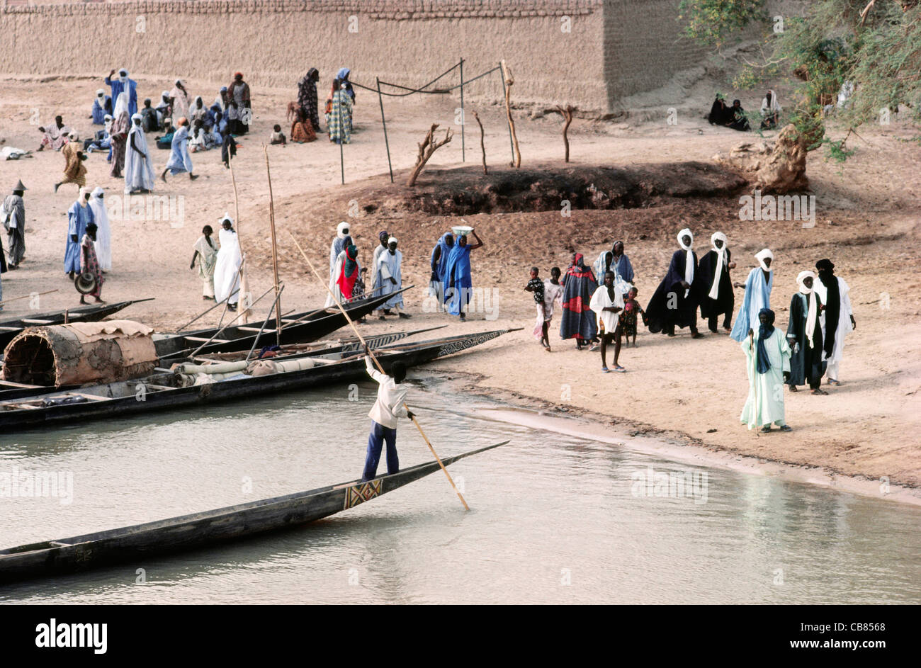 Piroques on River Niger. Tuareg village of Bamba on the Bend of the ...