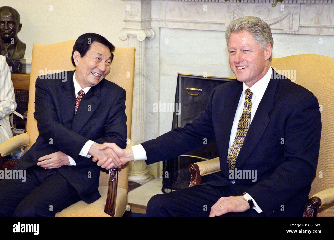 US President Bill Clinton with Chinese Premier Zhu Rongji in the Oval ...