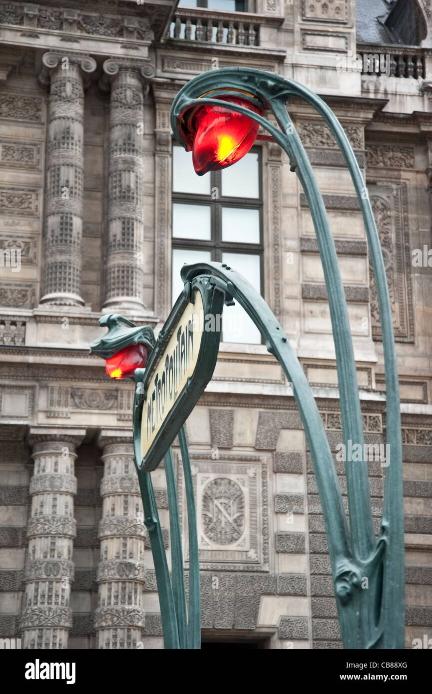 Paris metro art nouveau louvre hi-res stock photography and images - Alamy