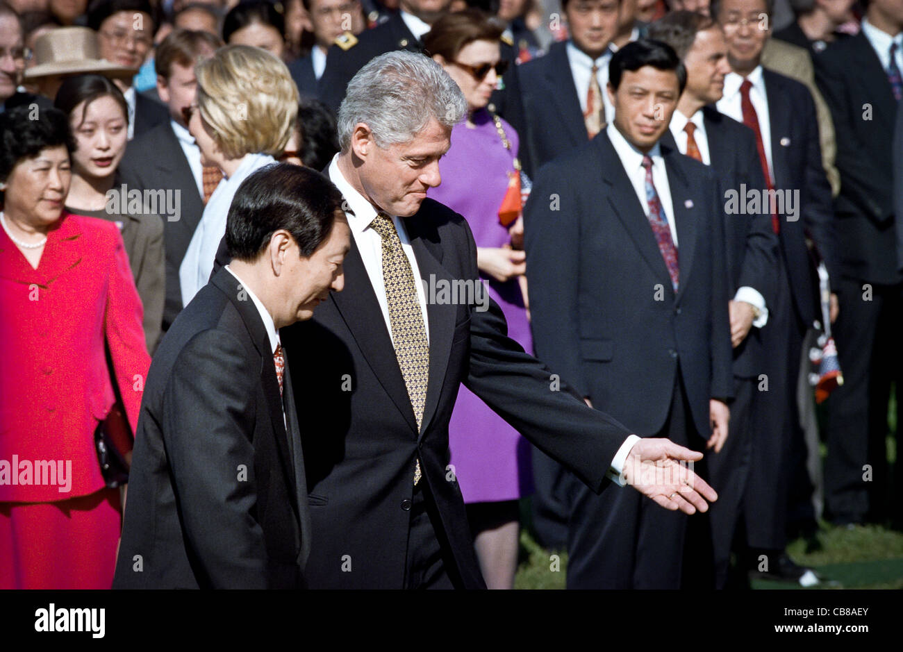 US President Bill Clinton and Chinese Premier Zhu Rongji wave during ...
