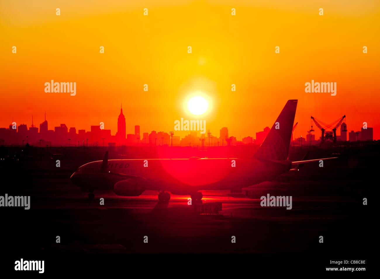 Sunrise airport nyc hi-res stock photography and images - Alamy