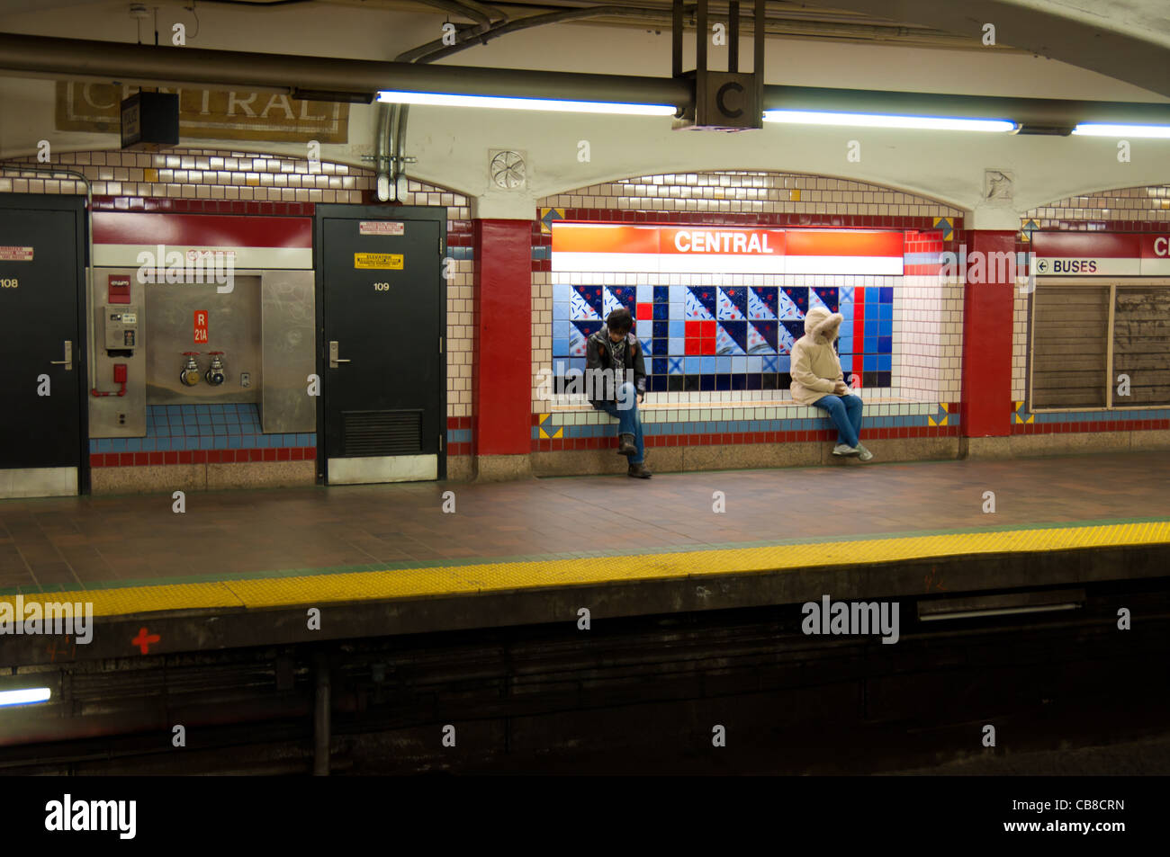 Red line subway hi-res stock photography and images - Alamy