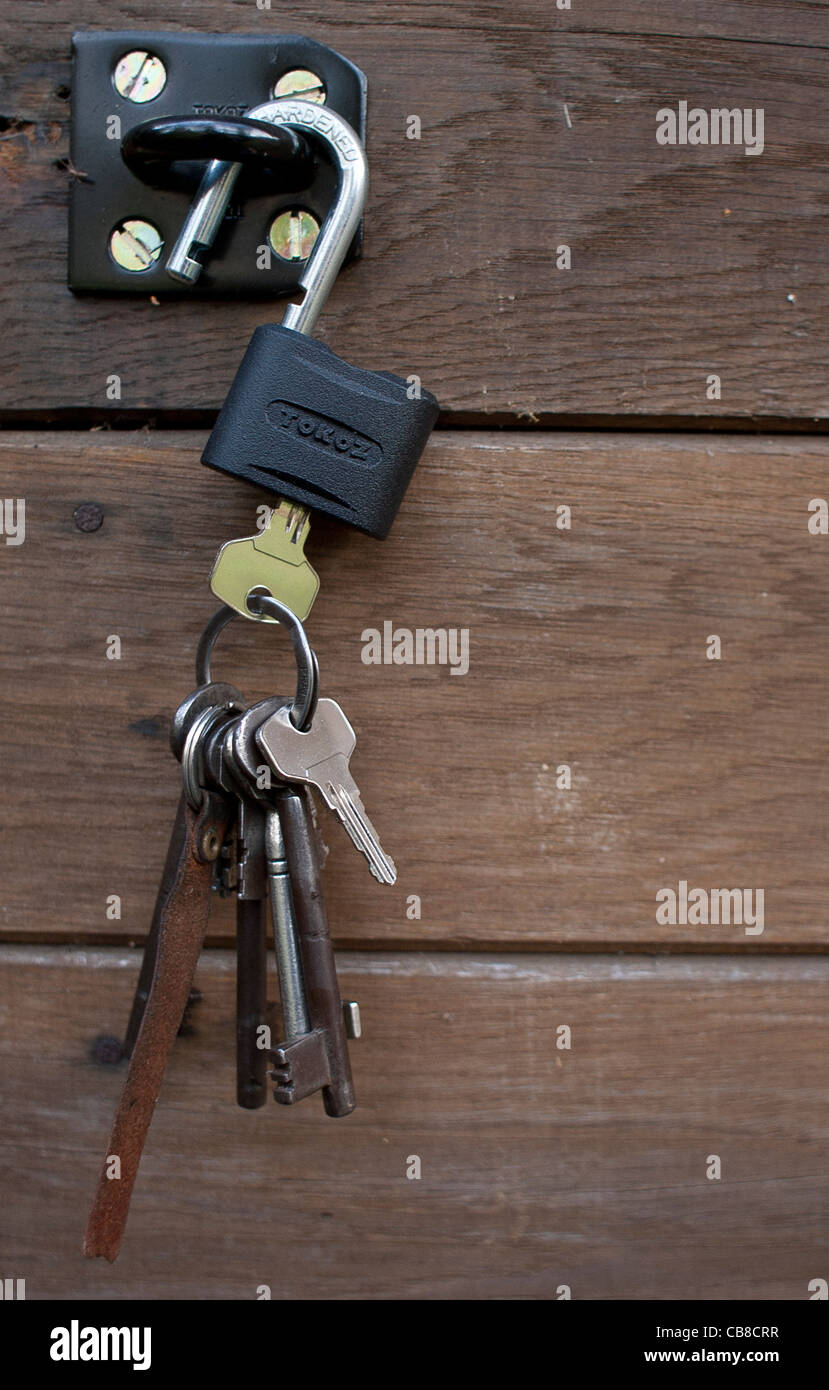 Binding keys hi-res stock photography and images - Alamy