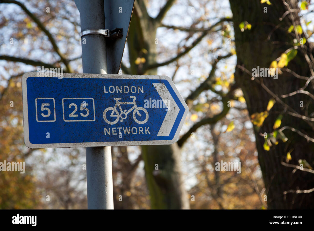 London Cycling Network Sign Stock Photo - Alamy