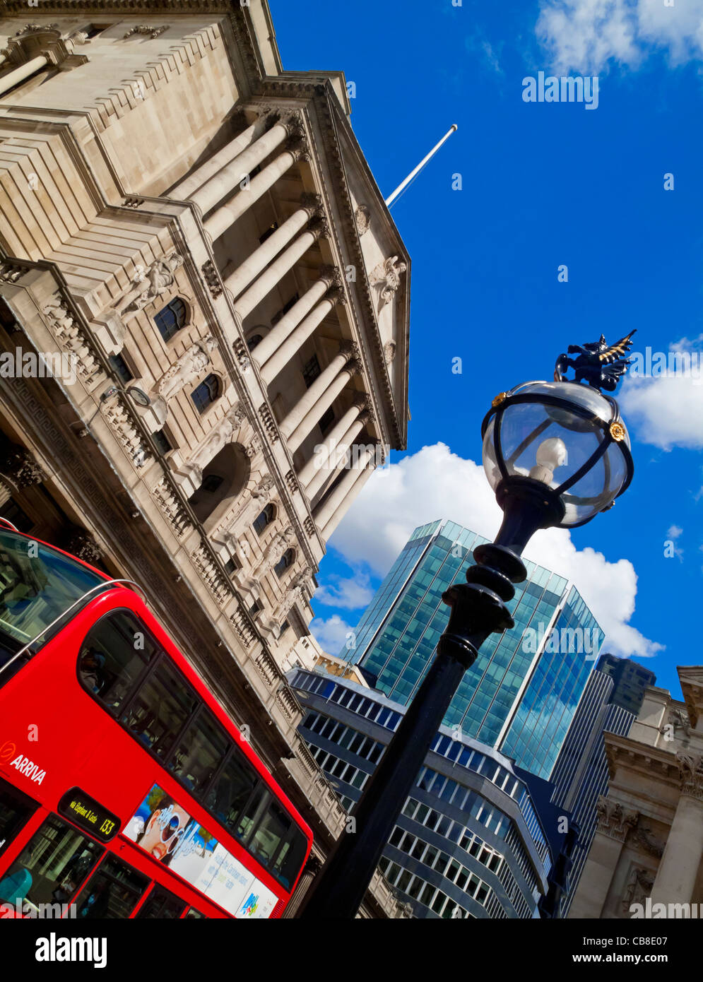 Headquarters of the Bank of England in Threadneedle Street in the City ...