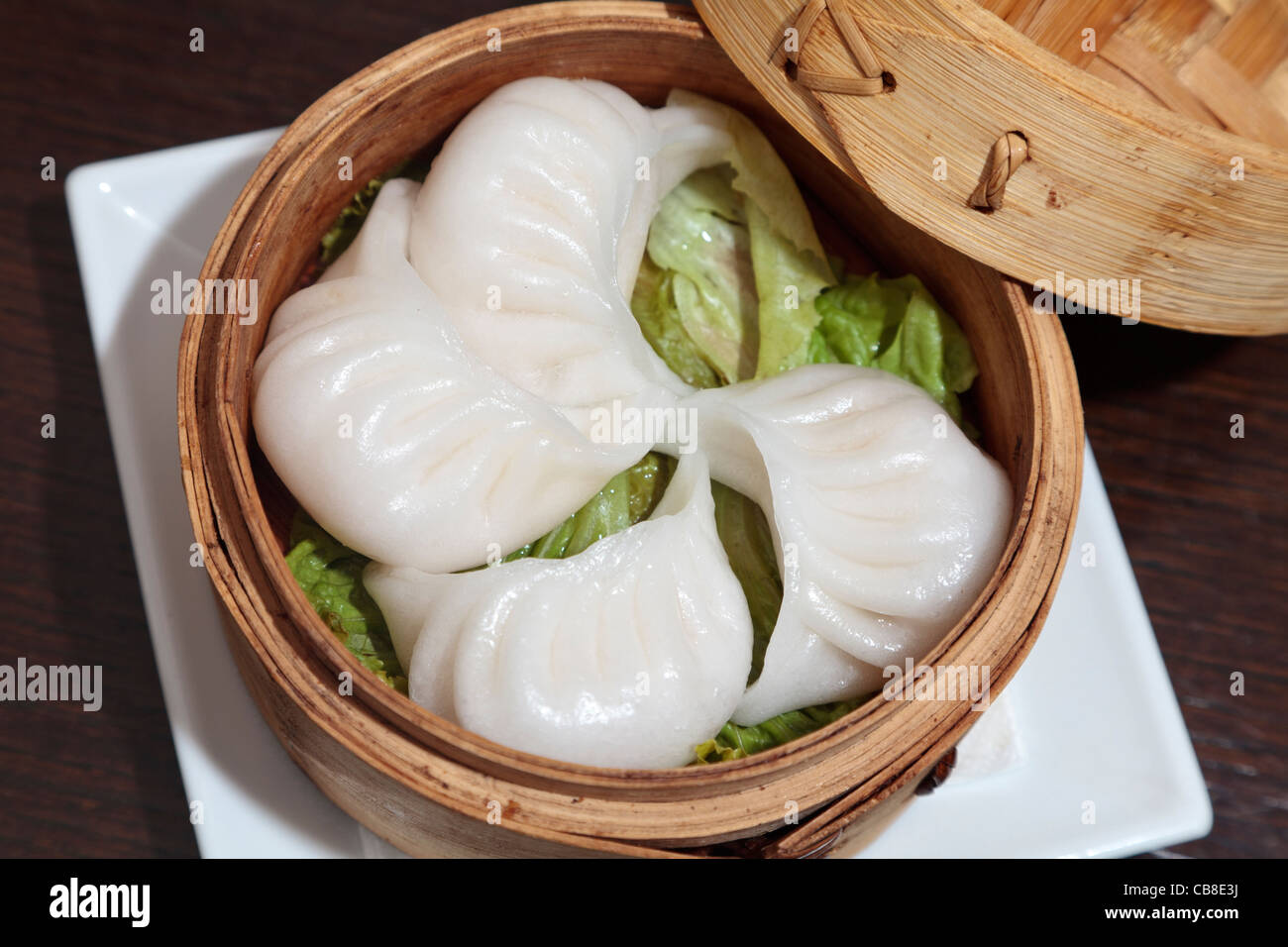 Steamed prawn dim sum Stock Photo - Alamy