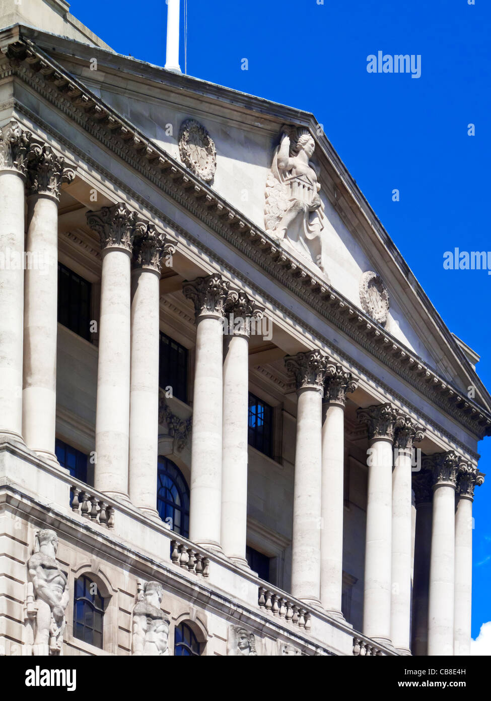 Headquarters of the Bank of England in Threadneedle Street in the City ...