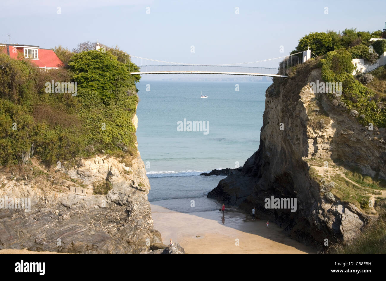 bridge across the rocks at newquay in north cornwall Stock Photo - Alamy