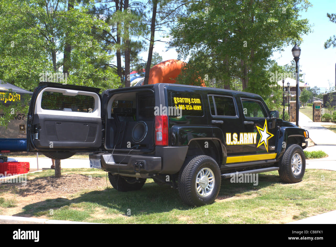 Go Army SUV Vehicle Stock Photo - Alamy