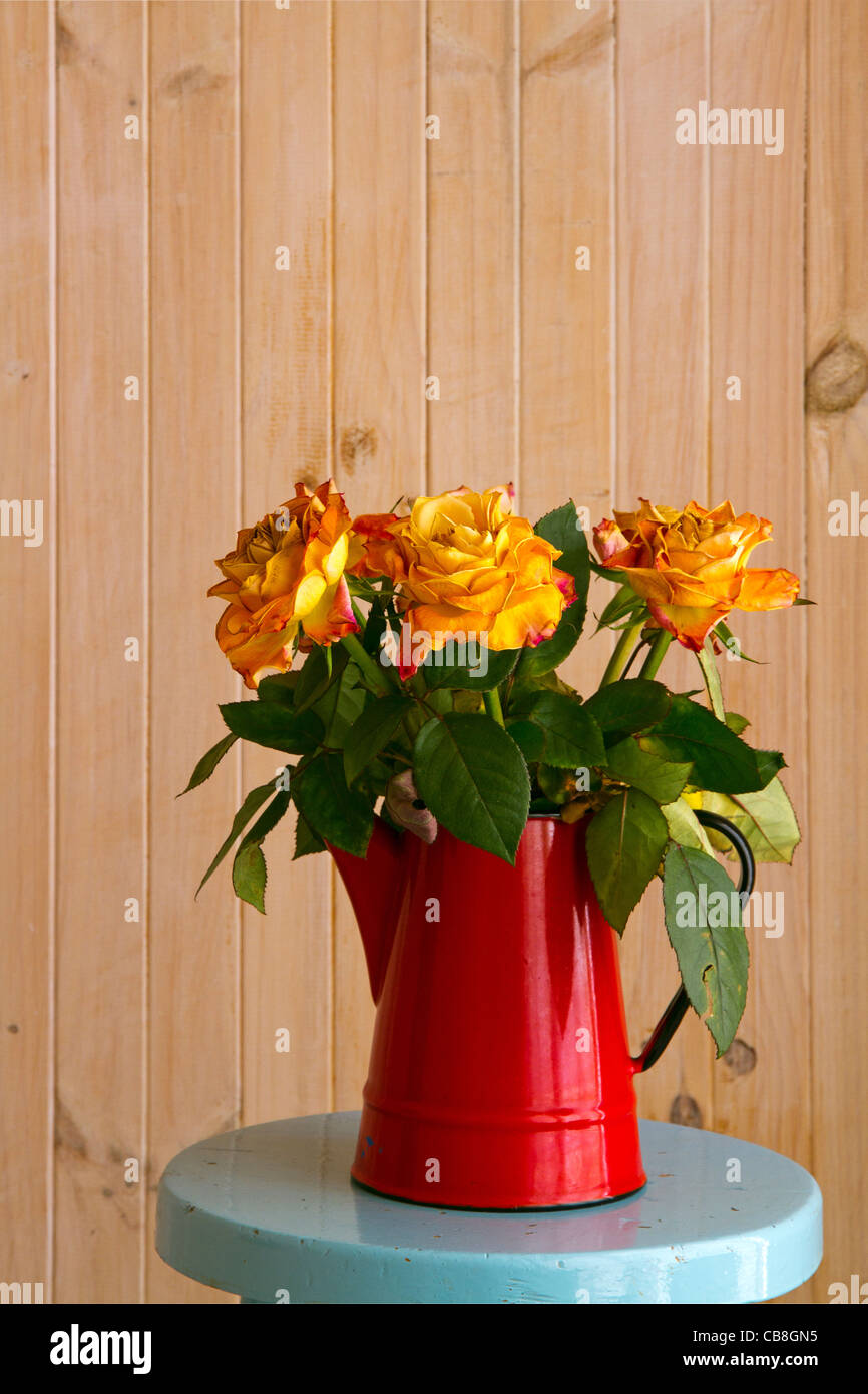 Faded red vase hi-res stock photography and images - Alamy