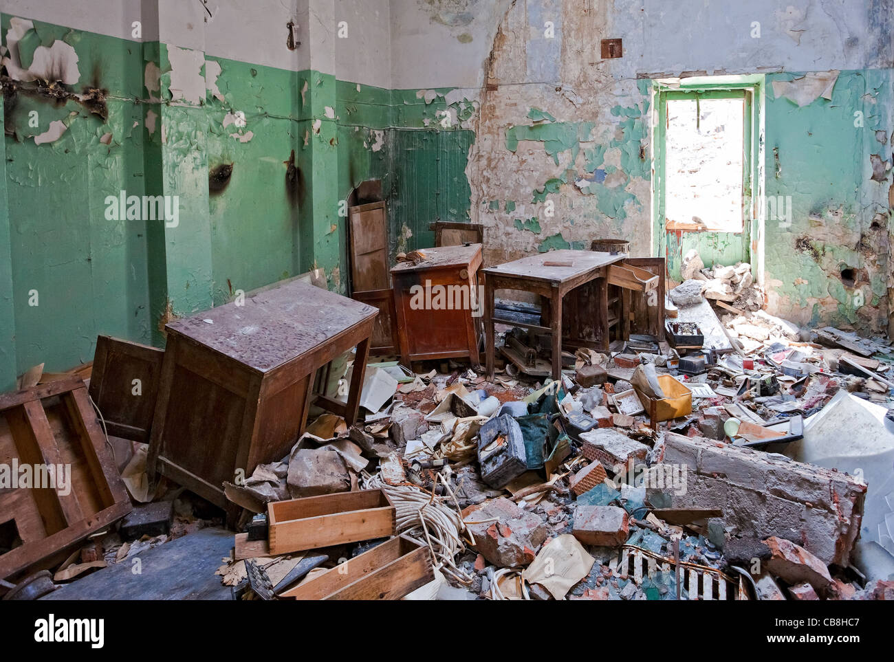 Abandoned Office Building Stock Photos & Abandoned Office Building ...