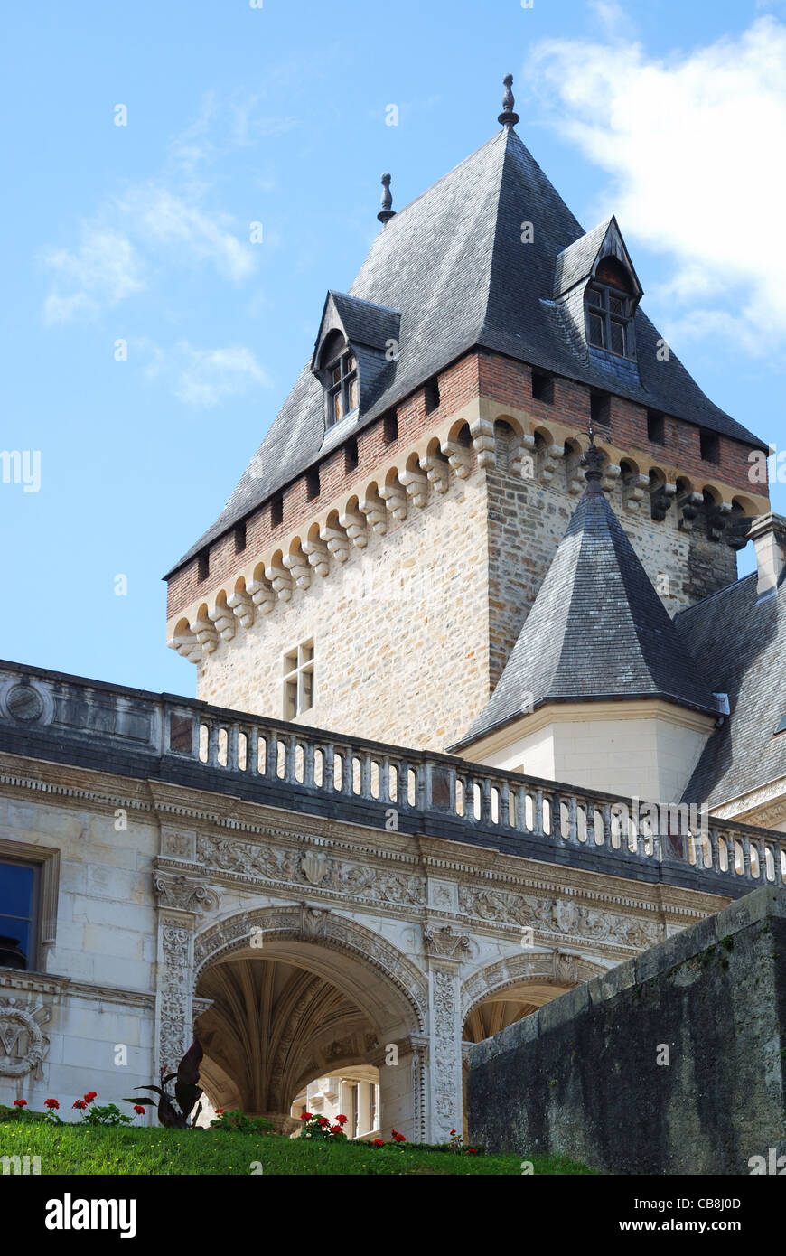 Below royal castle hi-res stock photography and images - Alamy