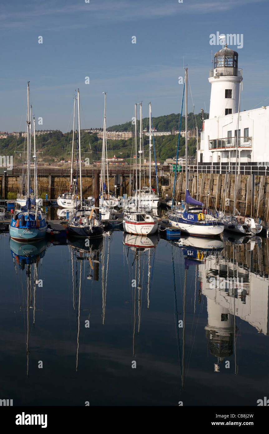 Scarborough Harbour Lighthouse Stock Photo - Alamy