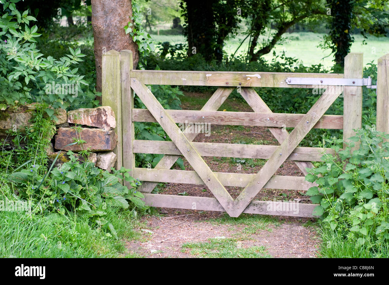 Wooden gate in english countryside hi-res stock photography and images ...