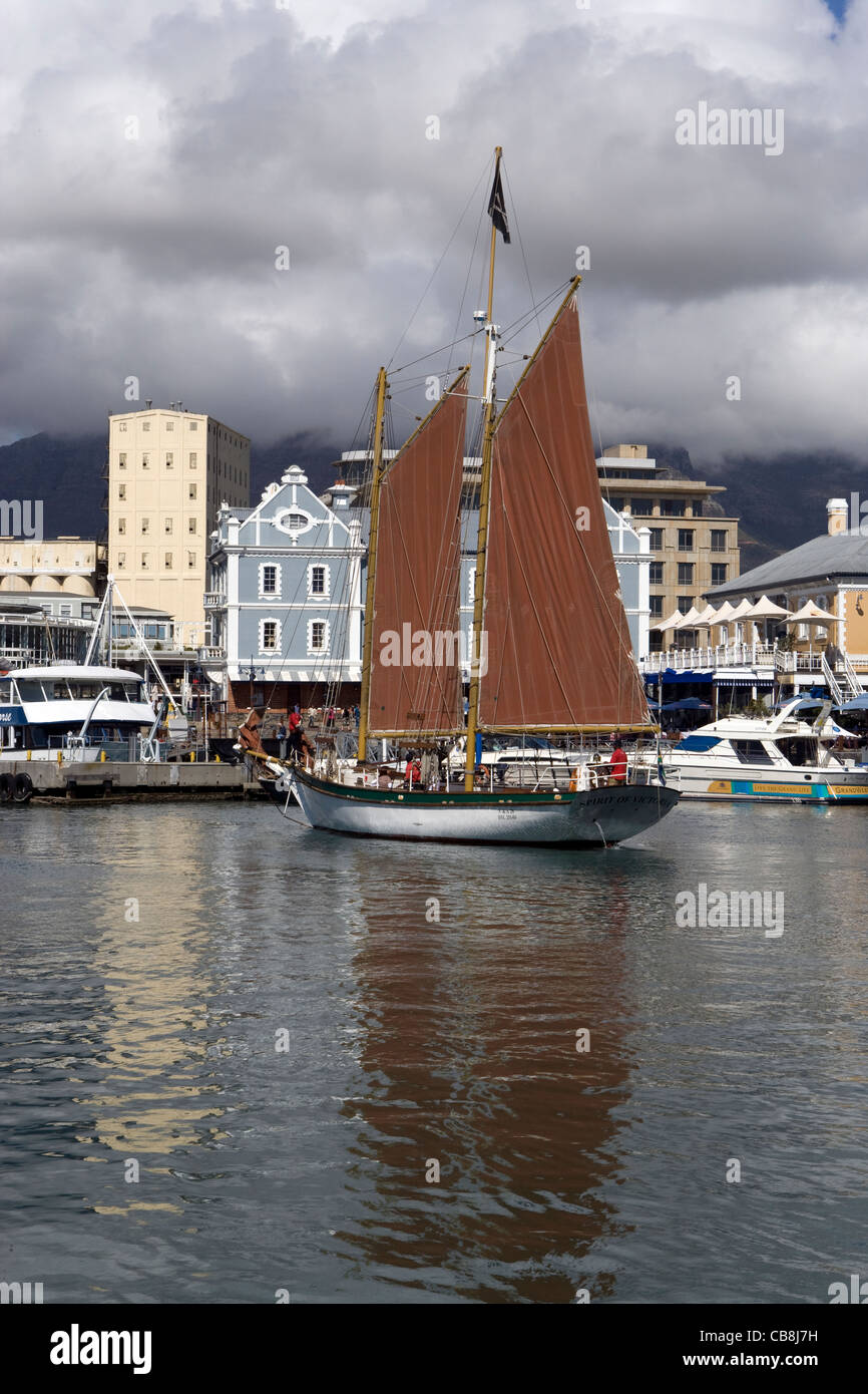 Cape Town: V&A Waterfront - tourist cruise boat Stock Photo - Alamy