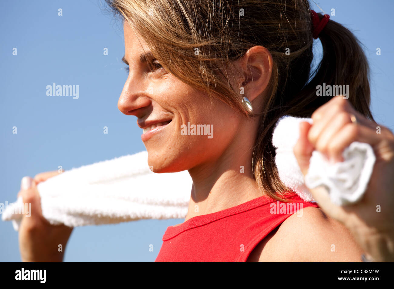 woman cleaning her sweat with a towel Stock Photo - Alamy