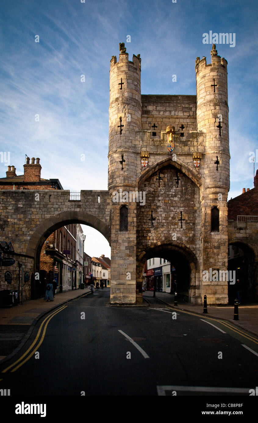 Monk bar - part of the city walls, with Goodramgate in the background ...