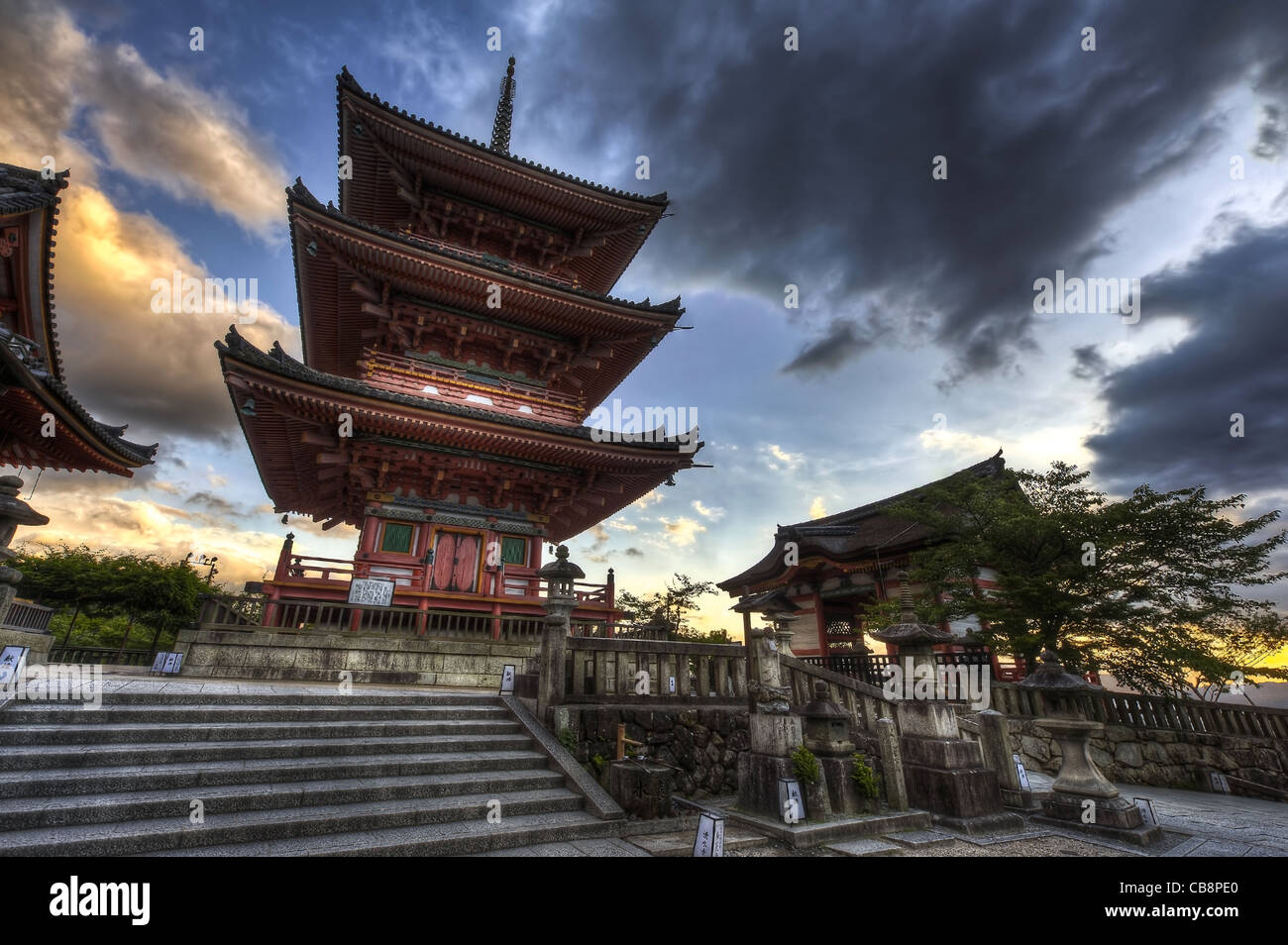 Three story pagoda kiyomizu dera temple kyoto hi-res stock photography ...
