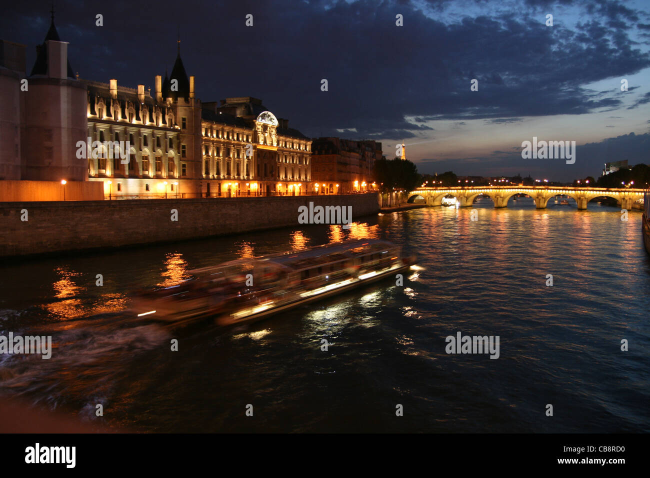 Seine river cruise paris night hi-res stock photography and images - Alamy