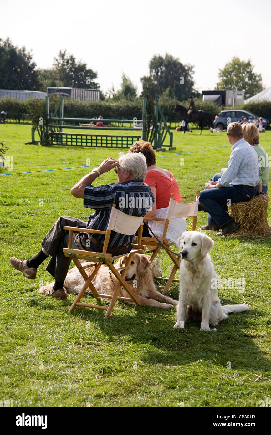 Dog show jumping hi-res stock photography and images - Alamy