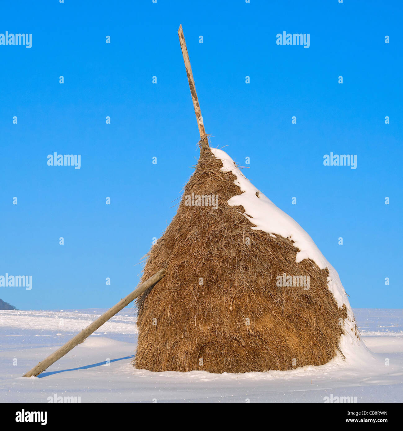 Haystack cover hi-res stock photography and images - Alamy