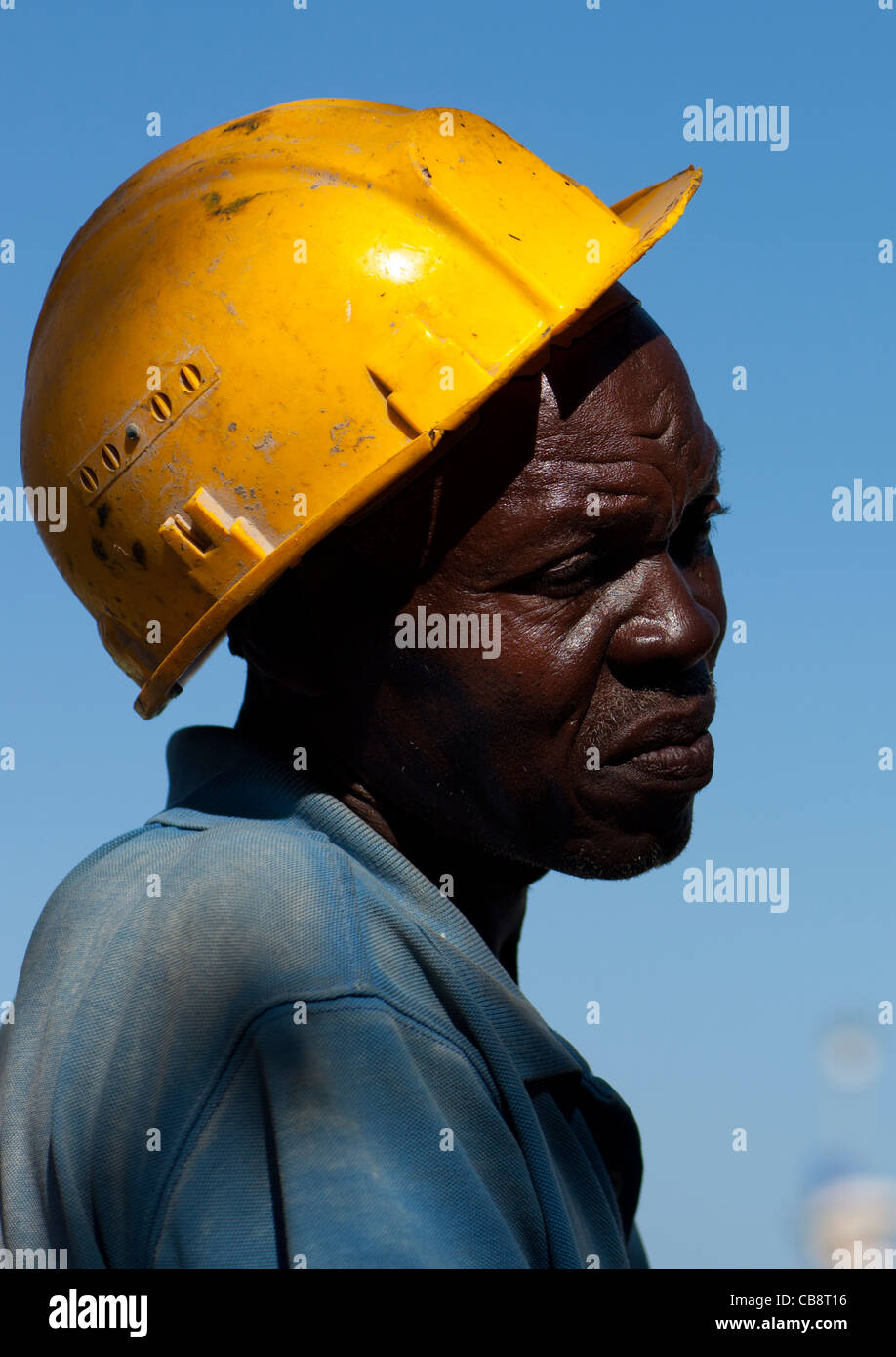 Man in helmet yellow hi-res stock photography and images - Alamy