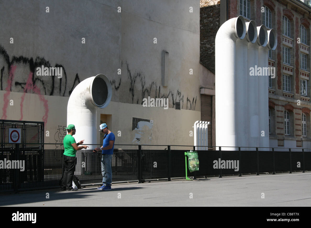 street scene by the pompidou centre paris france Stock Photo - Alamy
