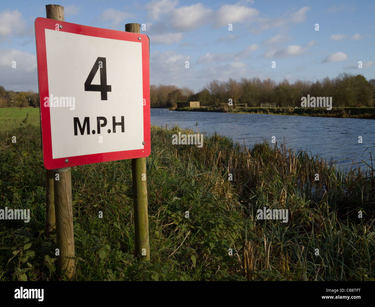 A 4MPH speed limit sign on the bank of a river Stock Photo - Alamy