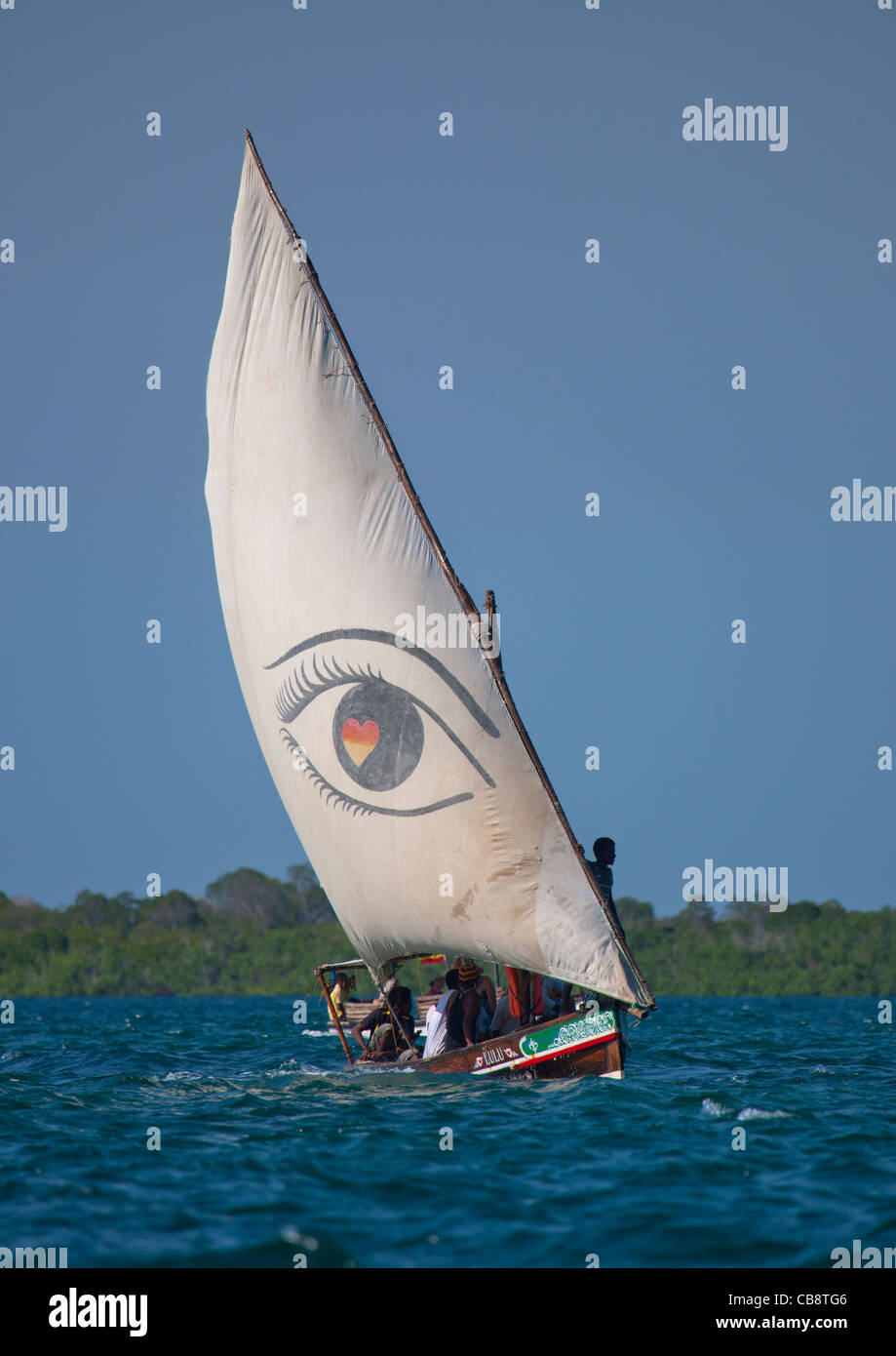 Painted dhow hi-res stock photography and images - Alamy