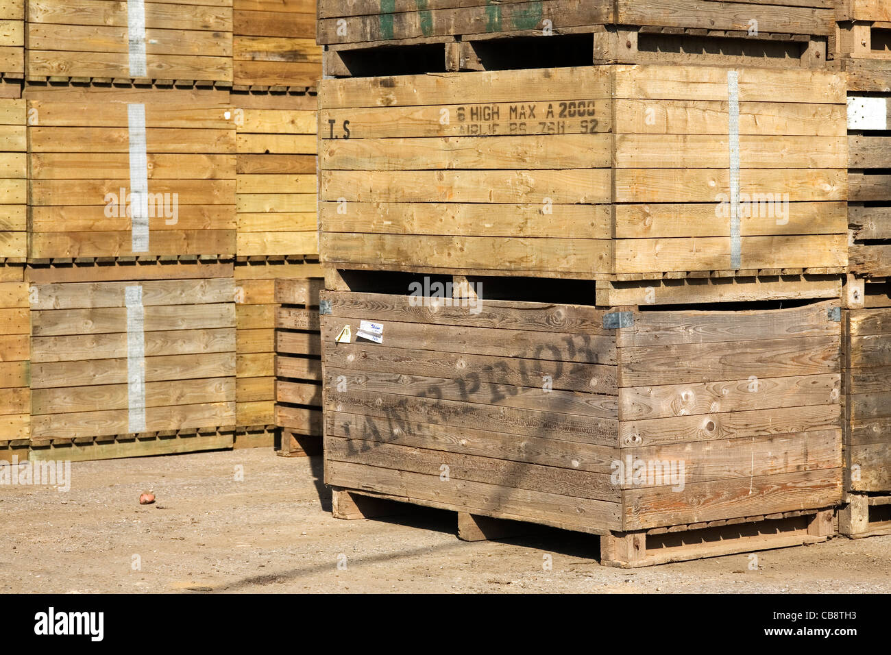 Wooden packing crates hi-res stock photography and images - Alamy